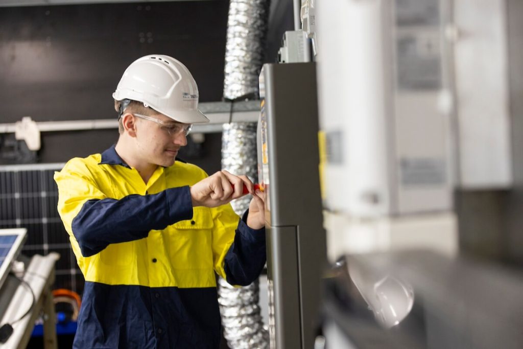 NECA Training | Apprenticeship vs University